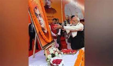 Pm Modi Pays Tributes To Swami Vivekananda On His Jayanti The