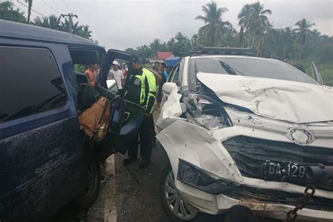 Heboh Kecelakaan Dua Mobil Di Padang Pariaman Tapi Kedua Sopir Hilang