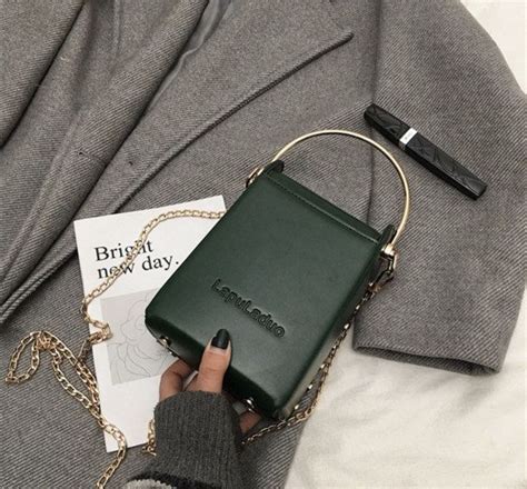 Pin by Sol on Bags | Shoulder bag, Leather shoulder bag woman, Chain ...