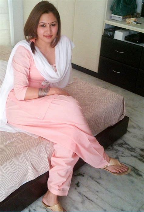 Pakistani And Indian Desi Hot Girls In Bedroom Pictures Beautiful