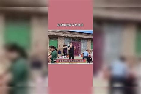 陆树铭现身农村商演此次现身是为了给人庆祝生日