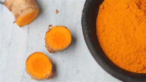 Turmeric কাঁচা হলুদের গুণেই ধারা কাছে ঘেঁষবে না কোনও রোগ জানুন কীভাবে খেলে কাজ হবে Bengali