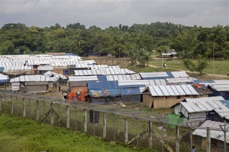 မြန်မာ ဘင်္ဂလားဒေ့ရှ်နယ်စပ်မှာ ရိုဟင်ဂျာ အဖွဲ့တွေ တိုက်ပွဲဖြစ်၊ ဒုက္ခသည်စခန်း မီးရှို့ခံရ Bbc