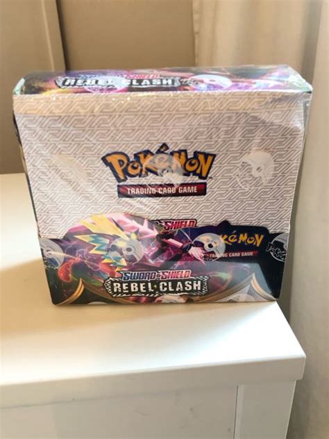 Pokemon Booster Box Rebel Clash NOVO