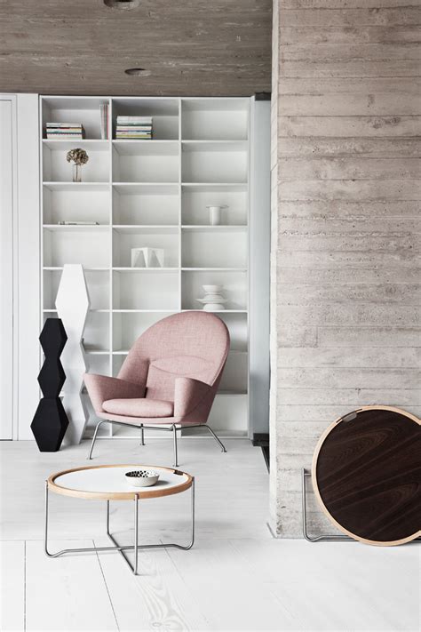 Carl Hansen And Søn Reintroduces Hans J Wegners Reversible Tray Table