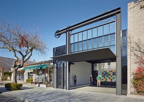 Tom Kundig Hoists California Gallery Facade Using Gears And Pulleys