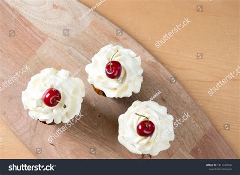 Cherry Top 321606개가 넘는 로열티 프리 라이선스 대상 스톡 사진 Shutterstock