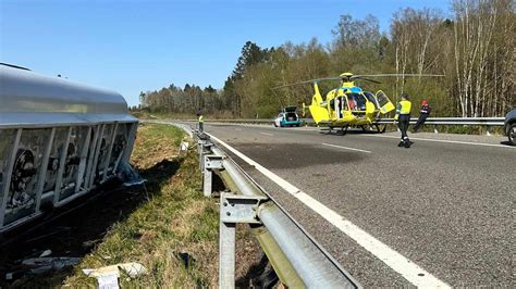 Un Herido Grave Y Retenciones En La Ap 9 Por El Vuelco De Un Camión Con