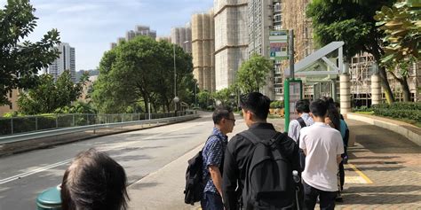 北大嶼山校巴與巴士相撞 至少33人傷3人較嚴重 港聞 點新聞