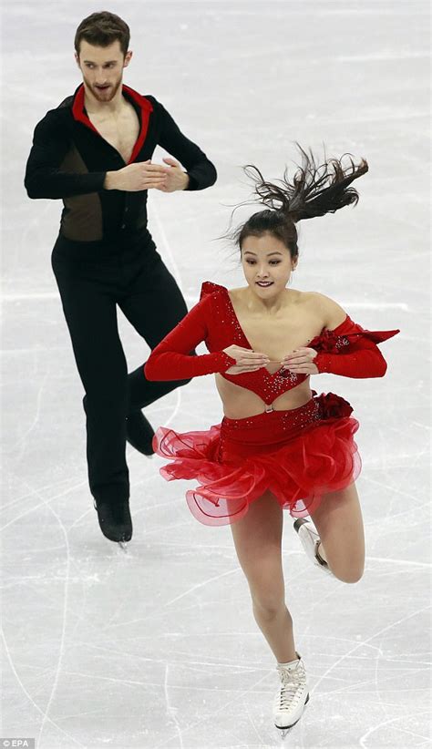 South Korean Olympic Skater Suffers Wardrobe Malfunction Daily Mail