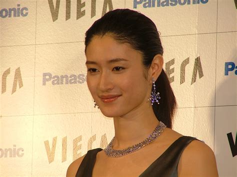 誰もが憧れる美しすぎる女優！小雪の画像をたっぷりとご紹介！｜エントピ