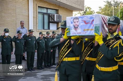 عکس فرمانده سازمان اطلاعات سپاه در مراسم تشییع