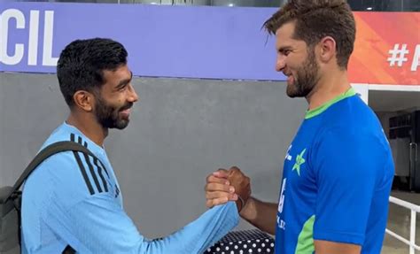Pyaar Hai Fast Bowlers Ke Beech Fans React To Shaheen Shah Afridi