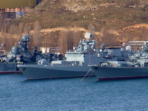 Фрегат Адмирал Эссен ЧФ РФ у причала в Севастополе
