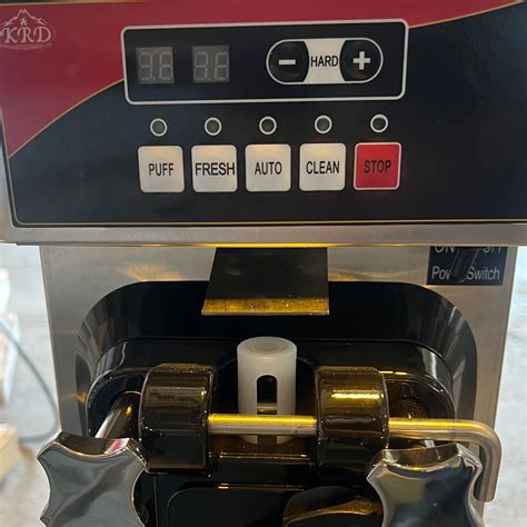 Single Flavour Soft Serve Ice Cream Machine With Air Pump 18 22lh