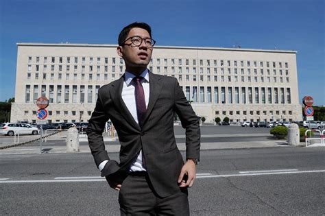 港国安法发布通缉令后 香港国安警带走罗冠聪在港亲人问话 — 普通话主页