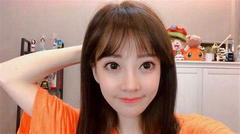 冯提莫首登央视演唱别问我是谁唱功超强最会唱歌的网红 音乐 流行乐 好看视频
