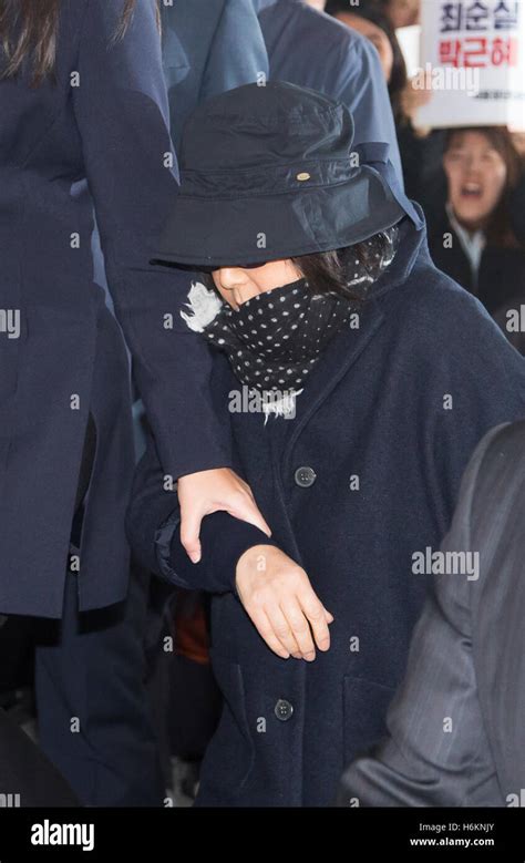 Choi Soon Sil Oct Choi Soon Sil Arrives At The Seoul Central District Prosecutors