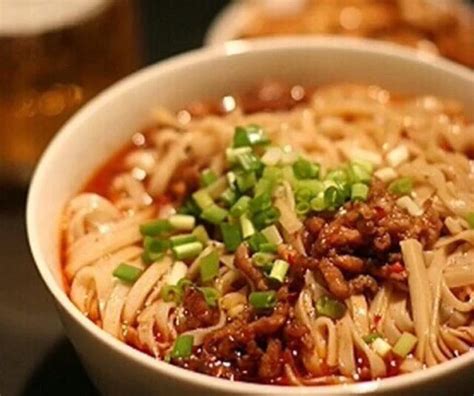 男子4次點了碗八元的肉絲麵結果都吃到蒼蠅這次麵館老闆怒了 每日頭條