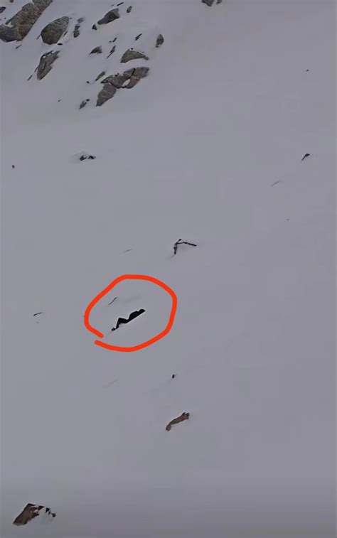 雅姆雪山一男子登顶时滑坠身亡？目击者：无人机拍到摔倒一幕，当时海拔5000多米