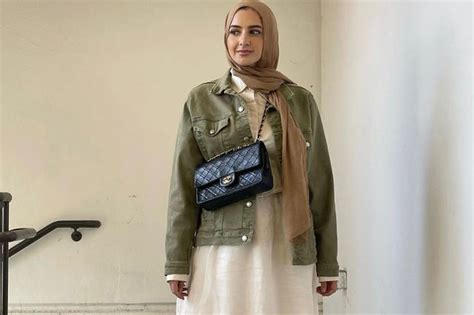 تنسيق الجاكيت الجينز للمحجبات في اطلالات الصيف من وحي الفاشينيستا