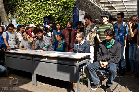 Estudiantes De La Facultad De Filosofía Y Letras Exigen Respeto A La