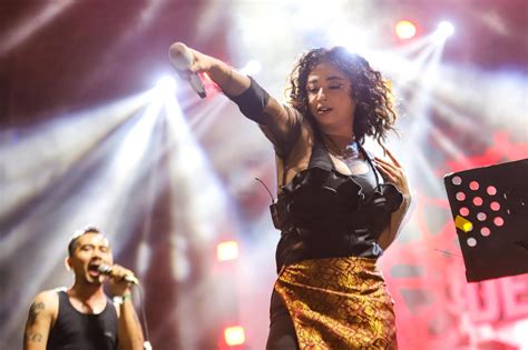 FOTO Dewi Persik Goyang Panggung Festival Pasar Musik