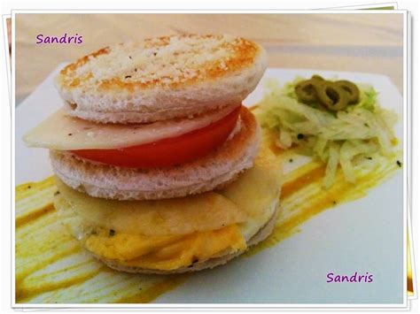 Inventos De Sandris Sandwich Con Huevo Tomate Queso Y Mostaza