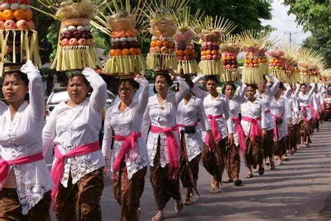 Adat Istiadat Pengertian Jenis Unsur Dan Contoh Agrotek Id Riset Riset