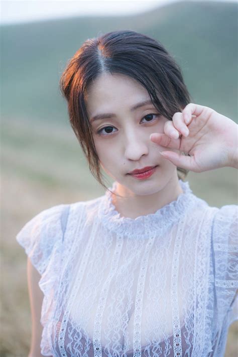 2 25 土 発売の 澄田綾乃 1st写真集 PURITY 五島列島福江島の名地鬼岳で撮影 圧倒的な美と景観の競演 詳細は