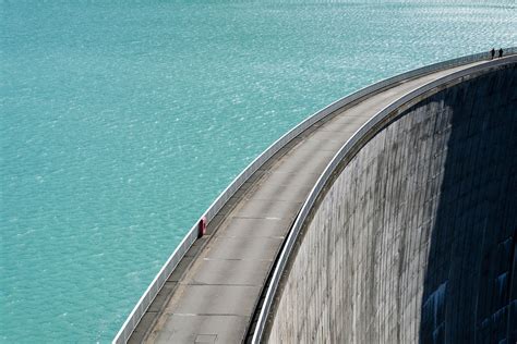Adapting Swiss And European Electricity Market To Less Gas