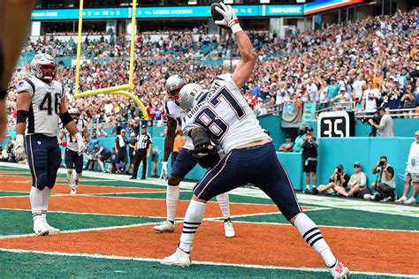 Miami Miracle Overshadows Resurgence For Gronkowski Patriots Offense