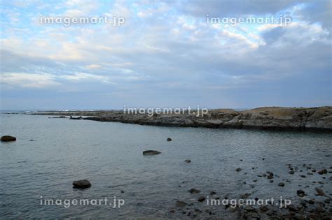 早朝の石見畳ヶ浦の風景の写真素材 235995033 イメージマート