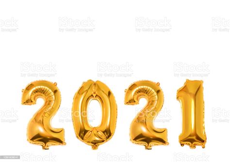 호일 골든 크리스마스 2021 흰색 배경에 고립 된 숫자의 형태로 풍선 새해 복 많은 2021 플랫 레이 상단 보기 배너텍스트