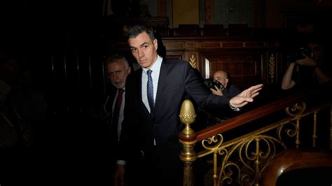 Spains Prime Minister Pedro Sánchez Wont Resign Over Wifes