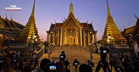 เปิดให้เข้าชมวัดพระแก้วยามค่ำคืน ประชาชนให้ความสนใจอย่างต่อเนื่อง The