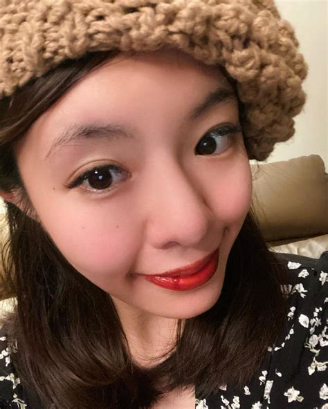 张海海 在家素颜摸了好多好多腮红，好好看哦 Instagram