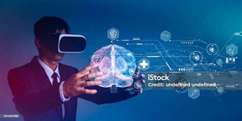 홀로그램 현대 가상 화면 인터페이스 과학 의료 기술 및 미래 개념에 디지털 의료 및 네트워크 연결 의사는 환자의 데이터를 분석하고 진단합니다 Centers For