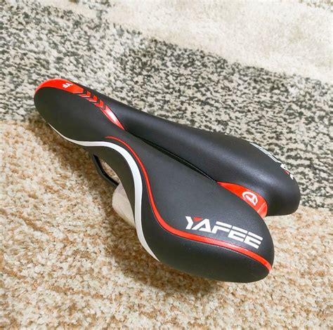 サドル 自転車 防水 お尻が痛くない 超肉厚 穴あき ロードバイク By メルカリ