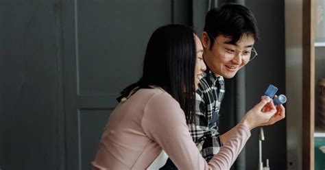 គួរ ឬមិនគួរមានស្នេហានៅកន្លែងធ្វើការ ត្រូវពិចារណាចំណុចទាំងនេះ Khmerload