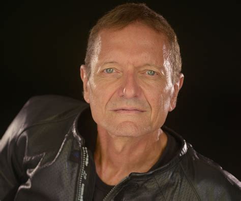 Robert Vaessen Medium