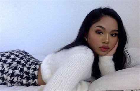 Filipina Baddie Scrolller