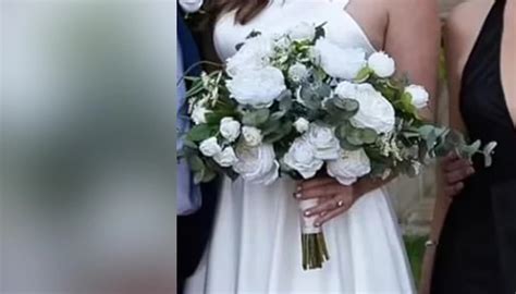 A ajuns de râsul lumii Cum s a îmbrăcat soacra mare la nunta fiului ei Invitații au crezut