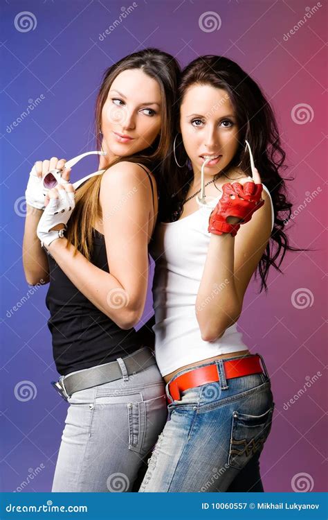 Deux Jeunes Amies Image Stock Image Of Brune Couples 10060557