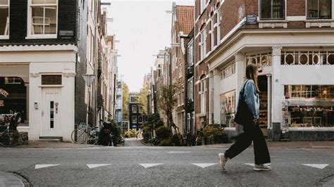 赚不到钱，是因为不敢 向下收割” 知乎