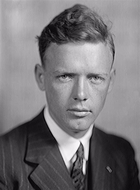 La historia de Charles Lindbergh el primer piloto que cruzó el Atlántico