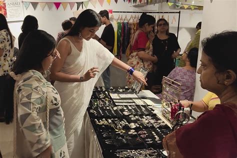 Puja Trend In Saree Puja Fashion And Styling Dgtl Anandabazar