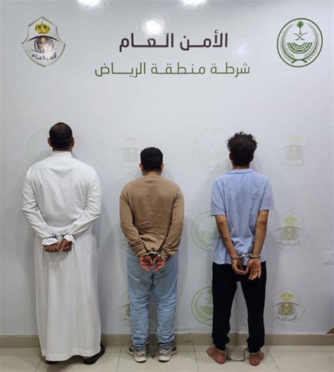 جريدة الرياض القبض على 3 أشخاص لارتكابهم حادثة سلب وتعاملات مالية