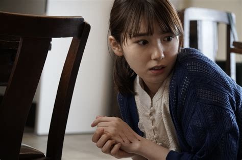 画像】乙一氏の長編監督デビュー作で飯豊まりえが映画単独初主演 「視線を逸らすと殺される」怨霊を描くホラー『シライサン』公開決定」の画像12