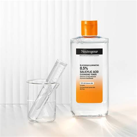 Neutrogena 05 Salicylic Acid Blackhead Eliminating Cleansing Toner